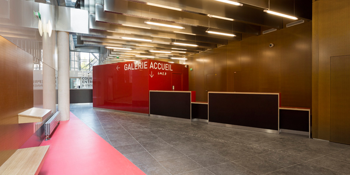 Carrelage pour l'accès aux bâtiments publics Bâtiment de la Préfecture ...